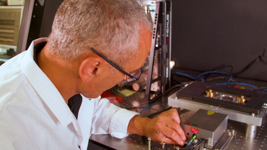 Semiconductor metrology: positioning is key | Queensgate | High Speed Nanopositioning